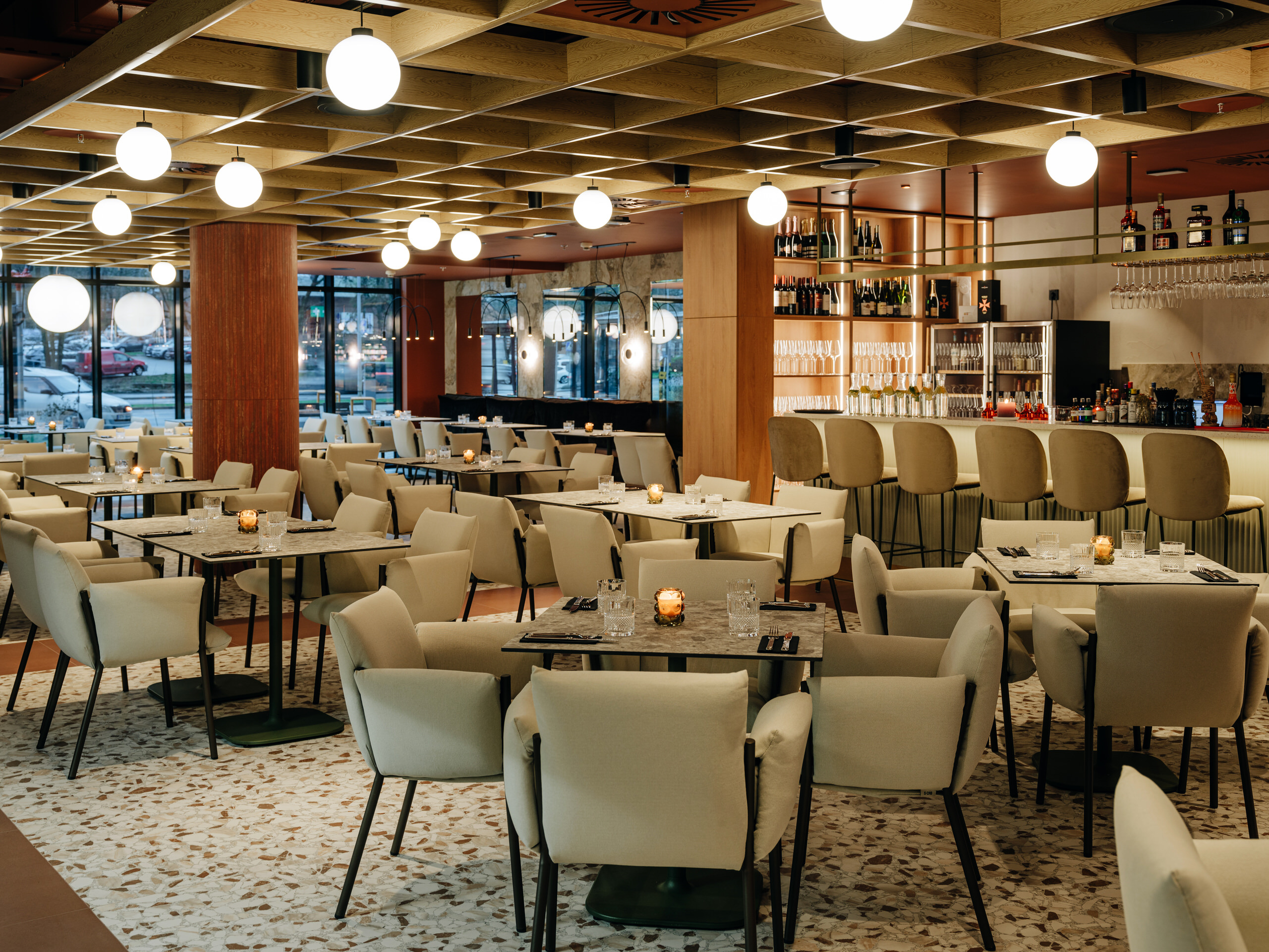 Pagarikoda ja restoran Aroma asub Arteri kvartalis